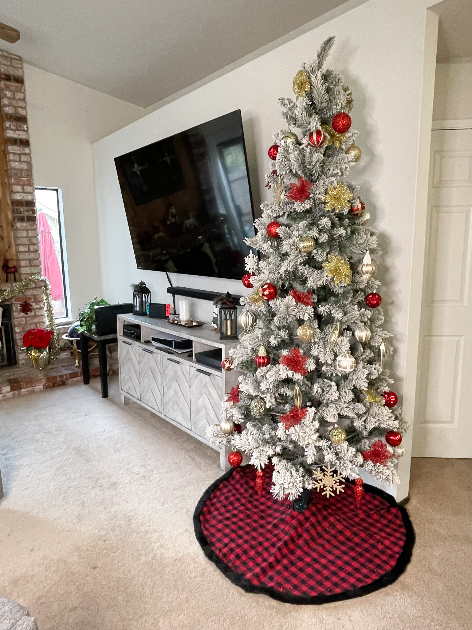 Christmas 2021 Décor - Happy Healthy Stylish